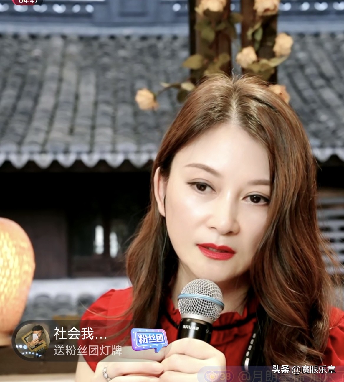 In the 1980s, the female singer Zhu Xiaolin sang "Mother's Kiss" live - iMedia