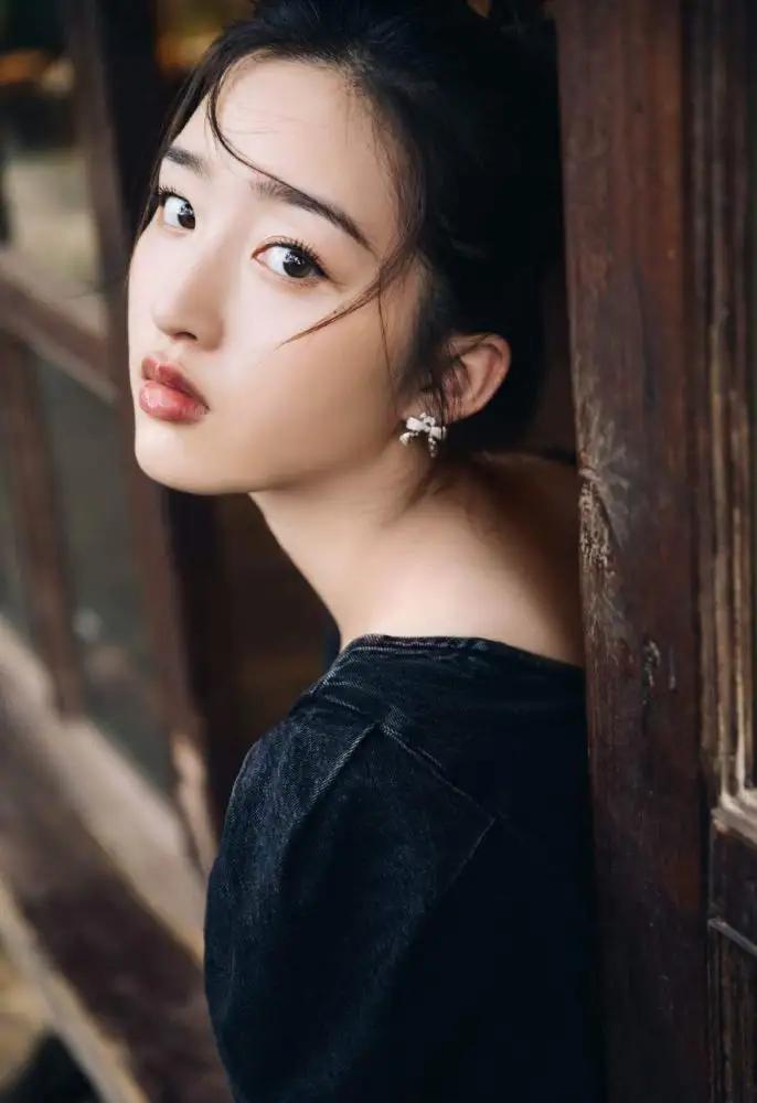 Mingyang Entertainment—Beauty Star—Deng Enxi - iMedia