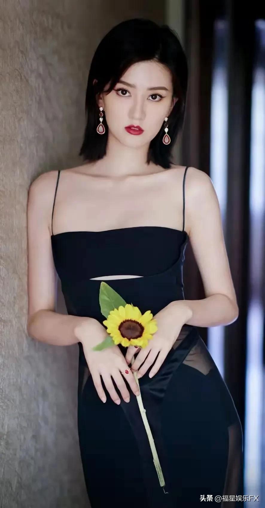 Qiao Xin: Fresh and beautiful, popular, with excellent appearance and ...