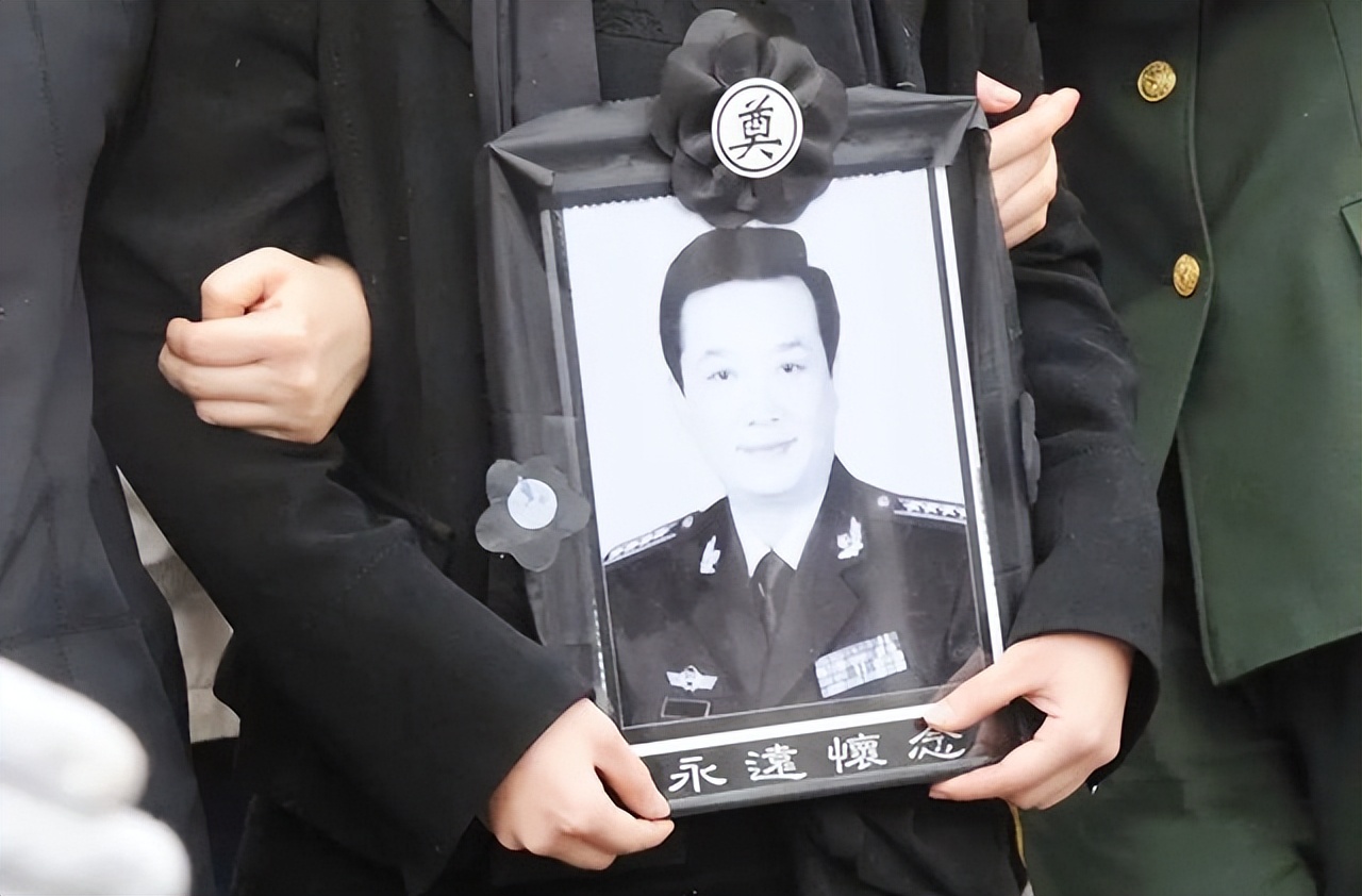 Wang Ping: The cause of death is sad, and Jiang Kun and Cai Ming bid ...