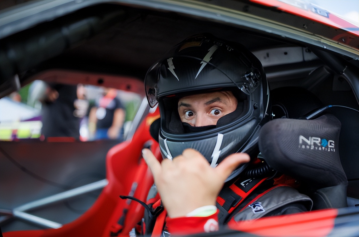 Breakthrough (TOP1) lubricant driver JEFF JONES won the third place in ...