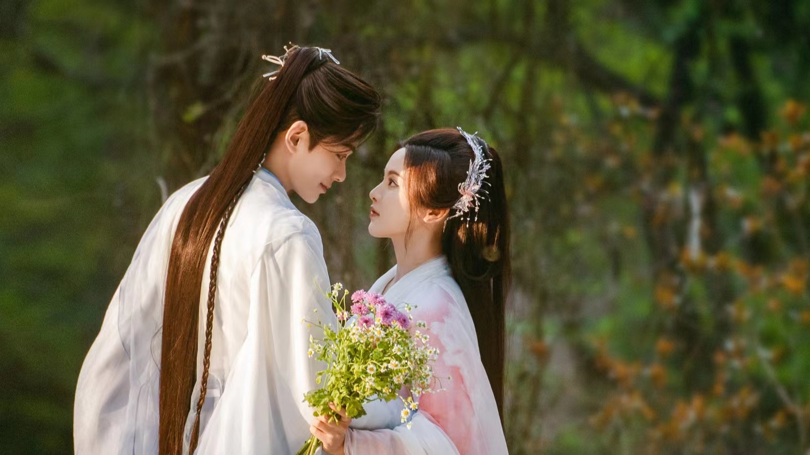 Yang Chaoyue and Ding Yuxi set auspicious time at seven o'clock, and the red thread strung ...