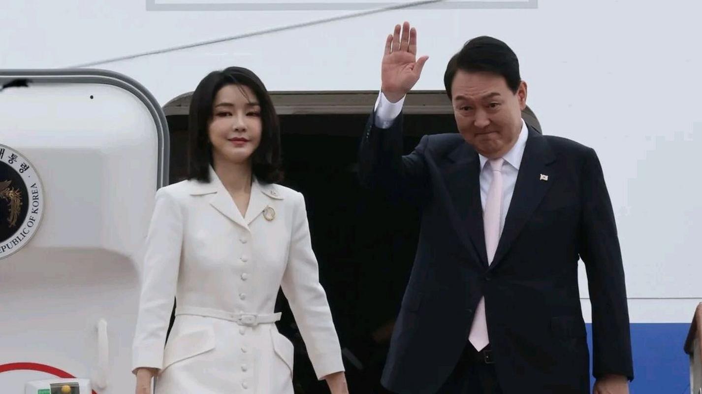 Yin Xiyue visited the UAE, the first lady of South Korea stole the ...