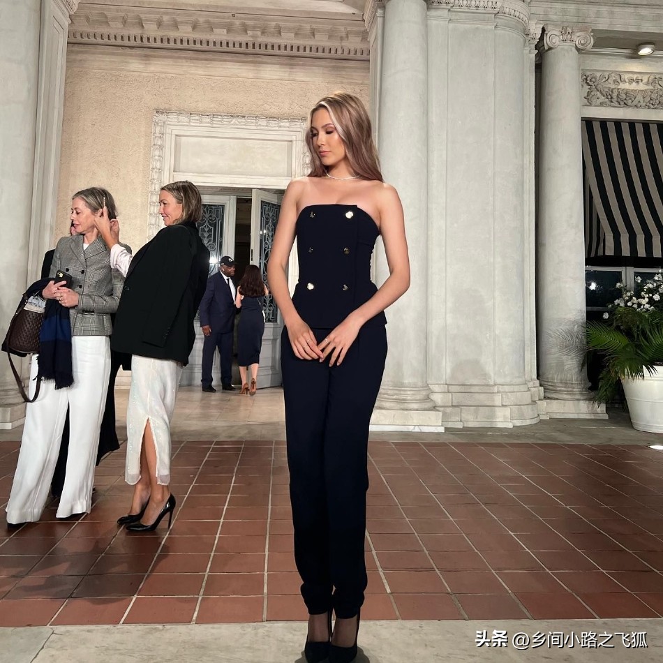 Gu Ailing was met by chance and took a group photo with classmates in ...