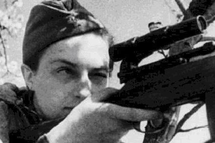 The only woman in the world's top ten snipers, the most legendary ...