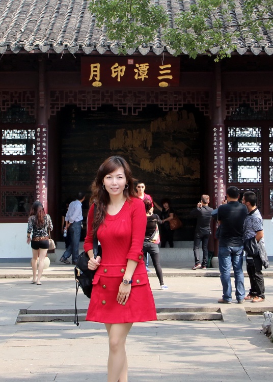 Her beauty and maturity make people wonder - iNEWS