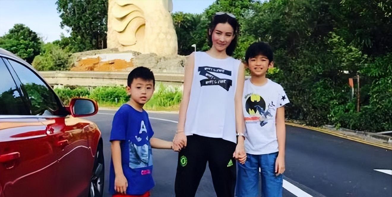 Li Yan met Nicholas Tse at home! Pay attention to what she calls it ...