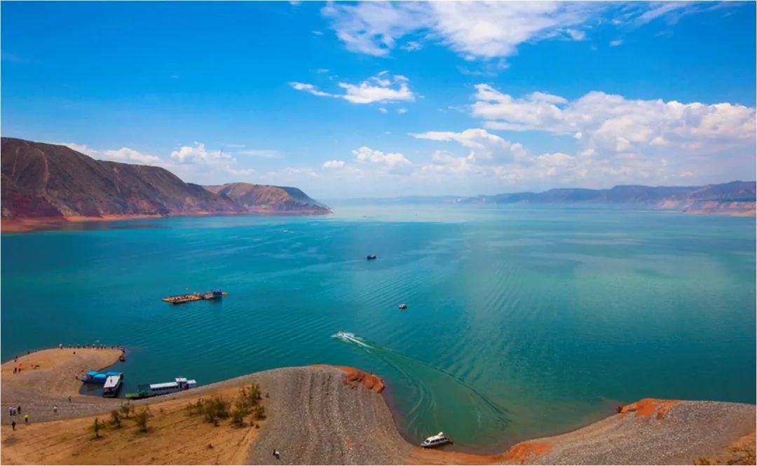 [Linxia Geopark] Bingling Lake in March, the lake is beautiful in ...