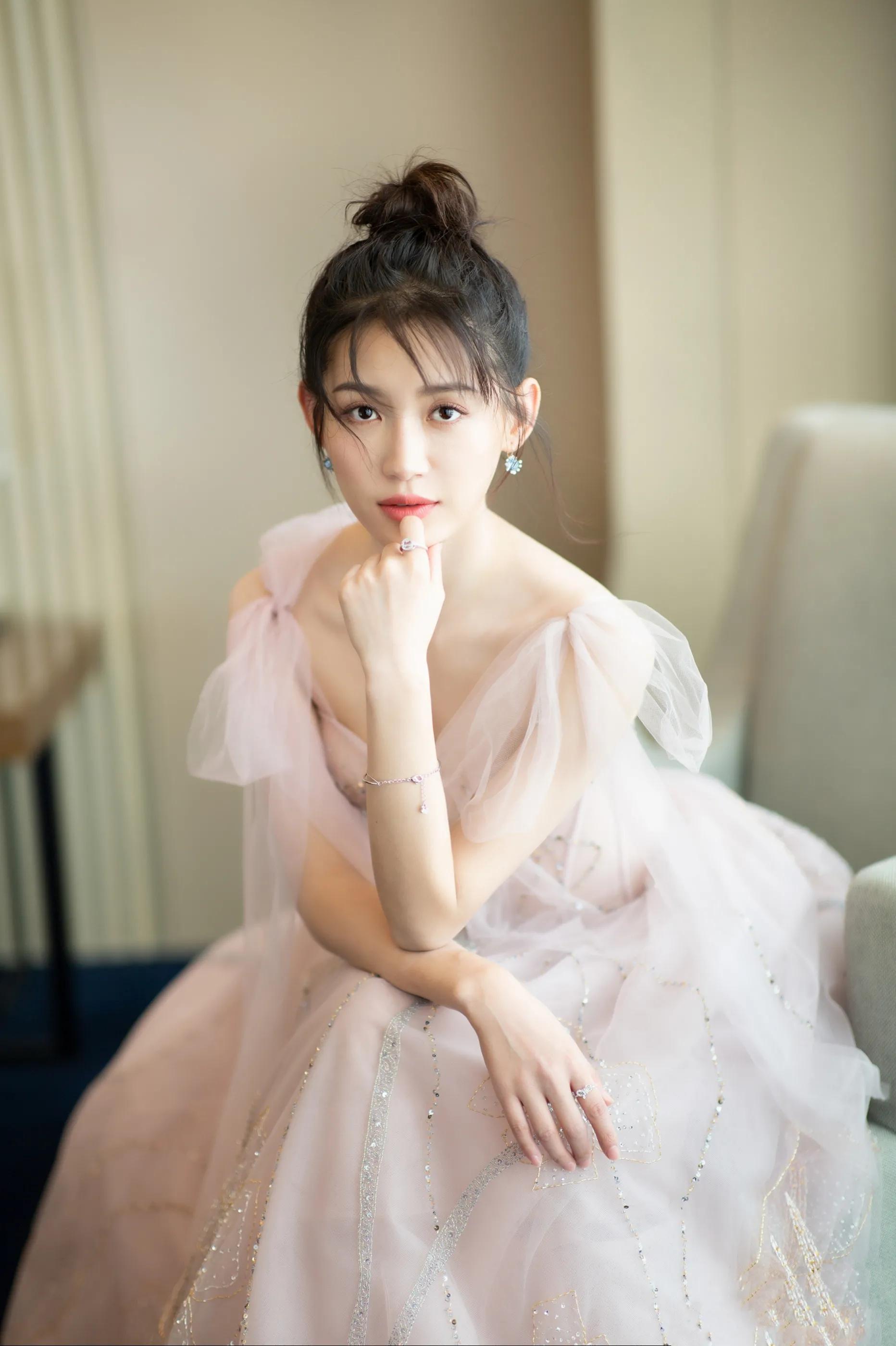Su Qing's beautiful photo - iNEWS