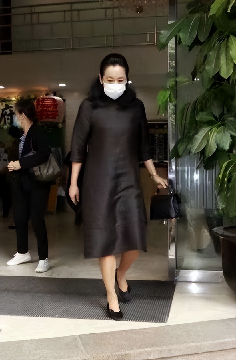 Guo Jingjing's mother and mother-in-law are rarely in the same frame ...