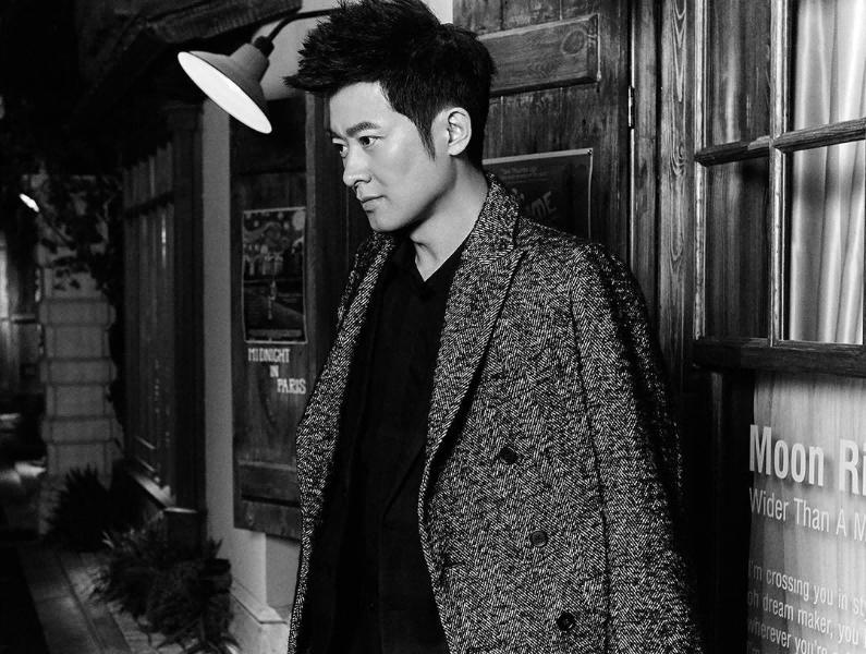 The 50-year-old Ren Quan's recent situation was exposed, and he hugged ...