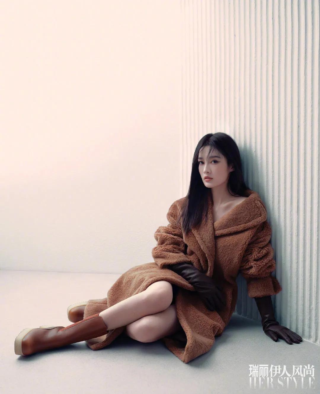 Li Qinruili's cover is clavicle killing, dressed in black, mysterious ...