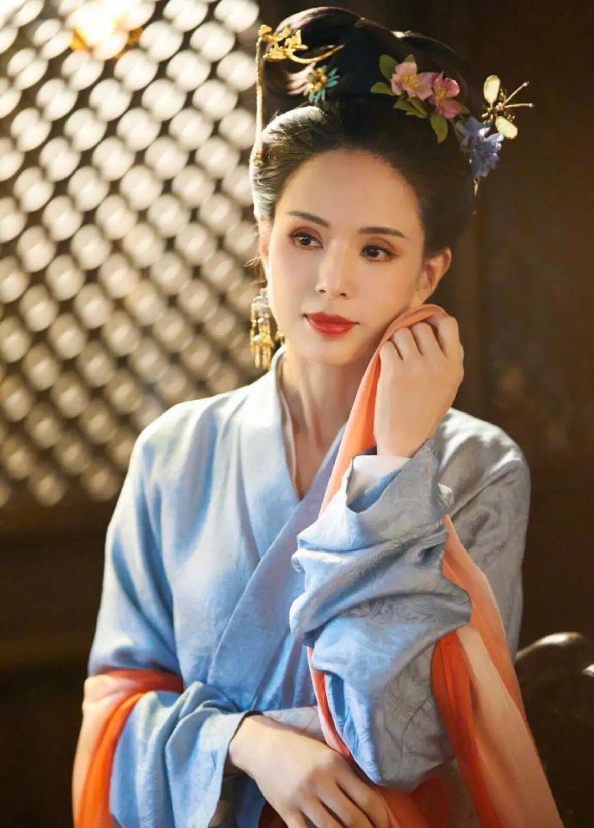 I was amazed by Li Ruotong!The 56-year-old Hanfu style still "hangs ...