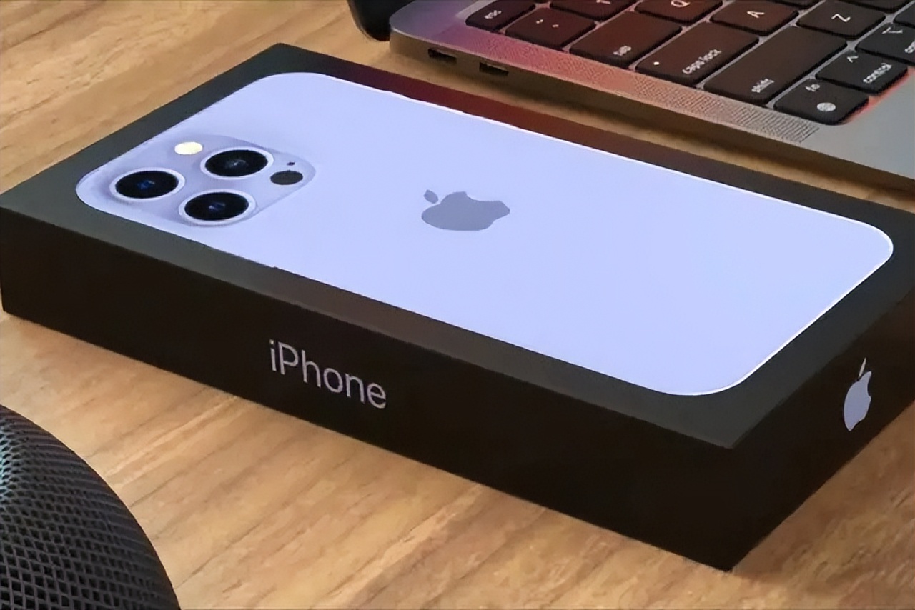 A new way to show off your wealth, let the iPhone run naked, and ...