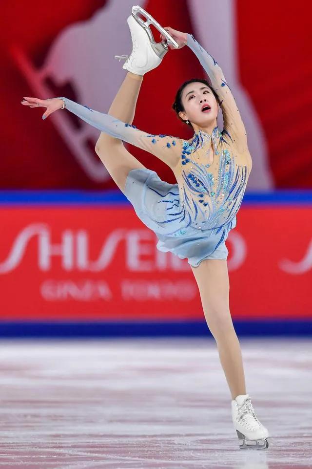 Chen Hongyi's figure skating is like a fairy descending to earth - iNEWS