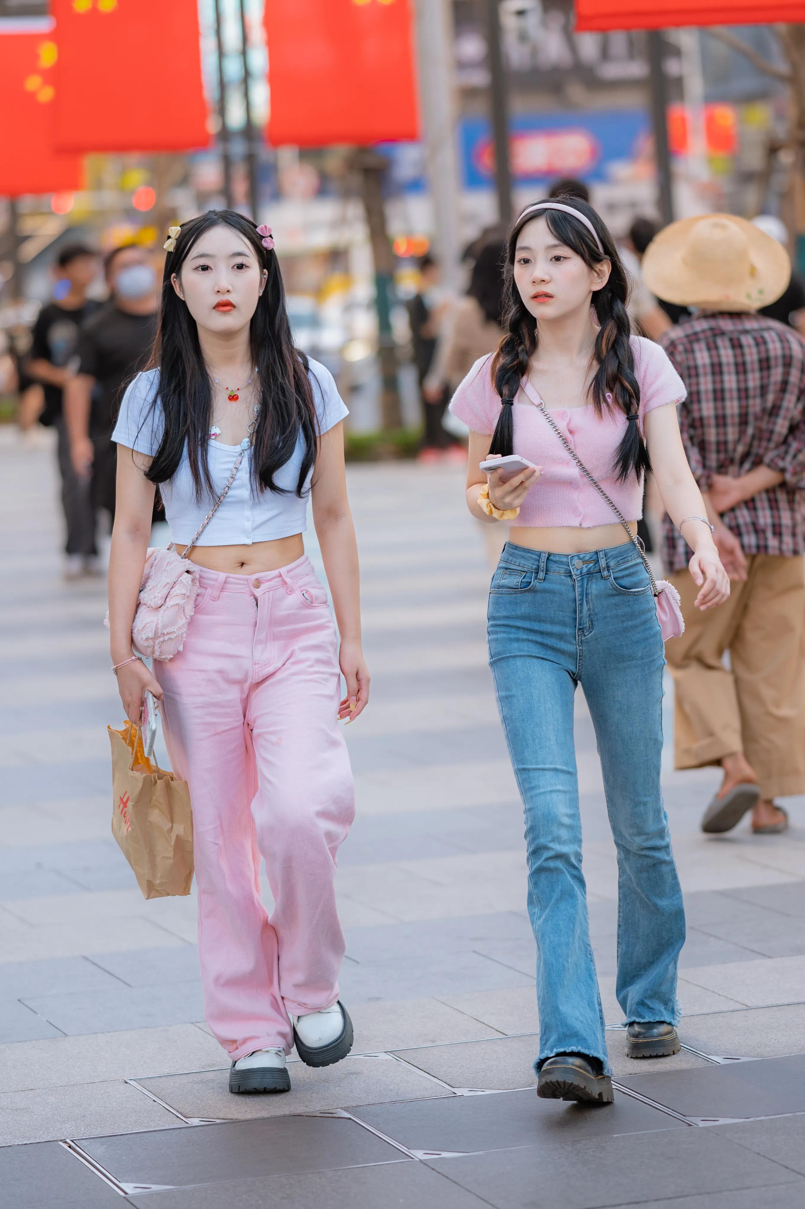 How to match girlfriends outfits, maybe this pair of girlfriends ...