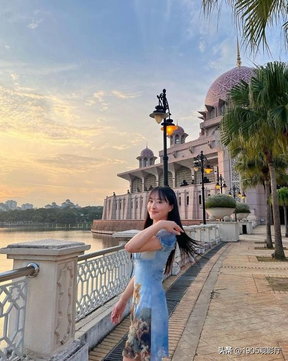 Weight loss success! Chen Ying shows off her beautiful legs in short ...