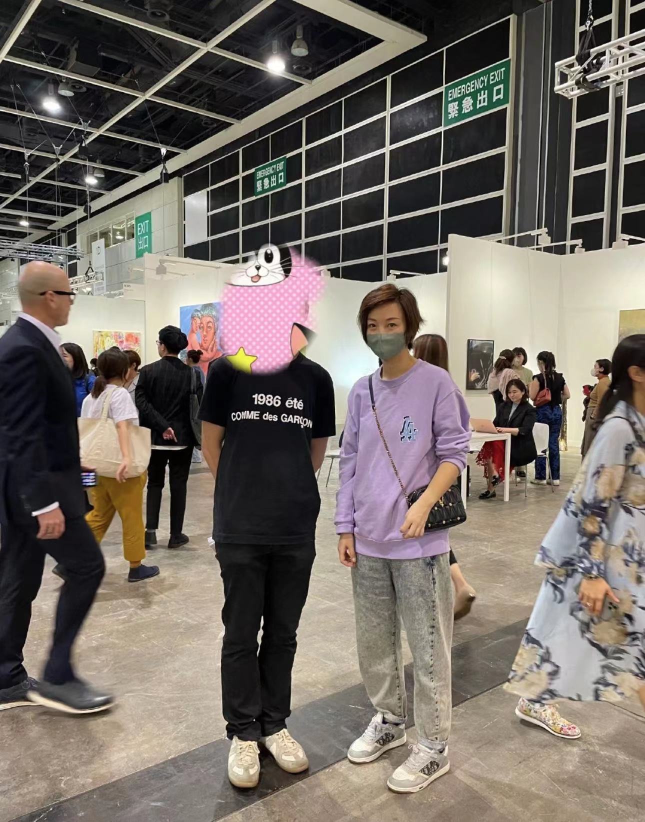 All the big names appeared in the art exhibition! Zhang Yining looks ...