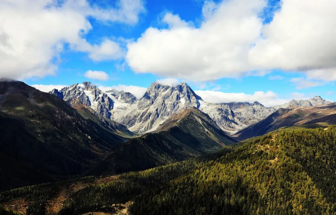 The beauty of Baima Snow Mountain is not lost to Meili Snow Mountain at ...