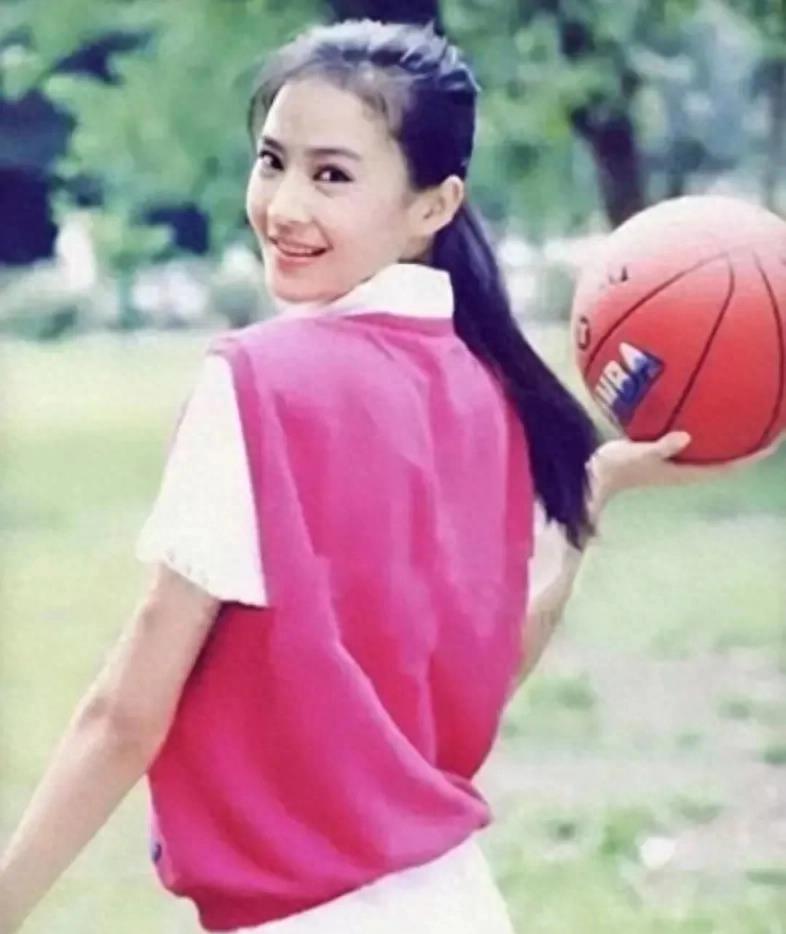 Actor Yu Xiaofan: When she married her first love, Weng Jiaming, her whole family objected, her ...