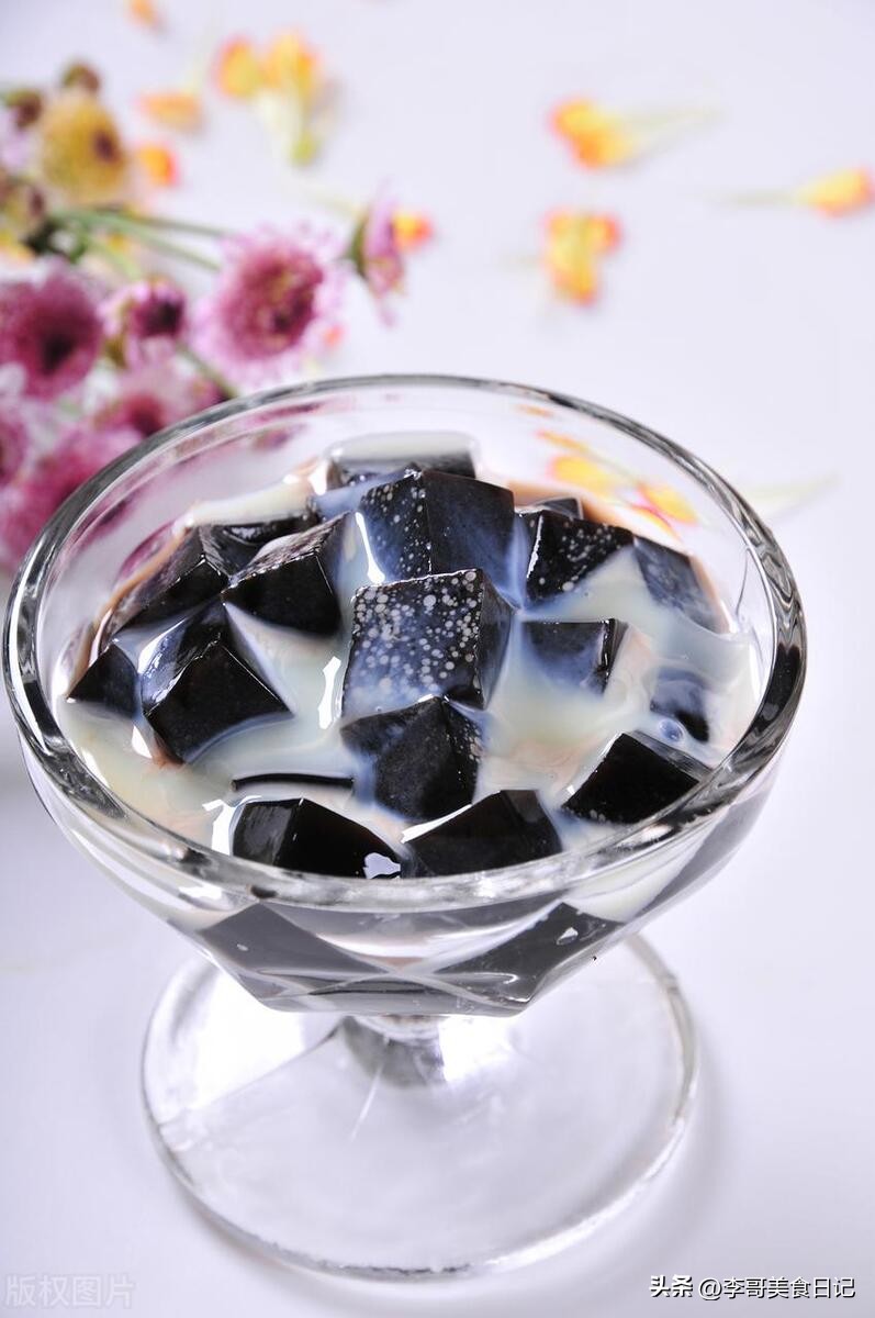 Guiling jelly is a delicious dessert with rich taste and unique aroma ...