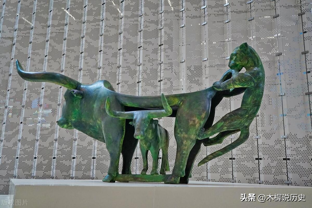 Copper case of ox and tiger: a clever combination of two oxen and one ...