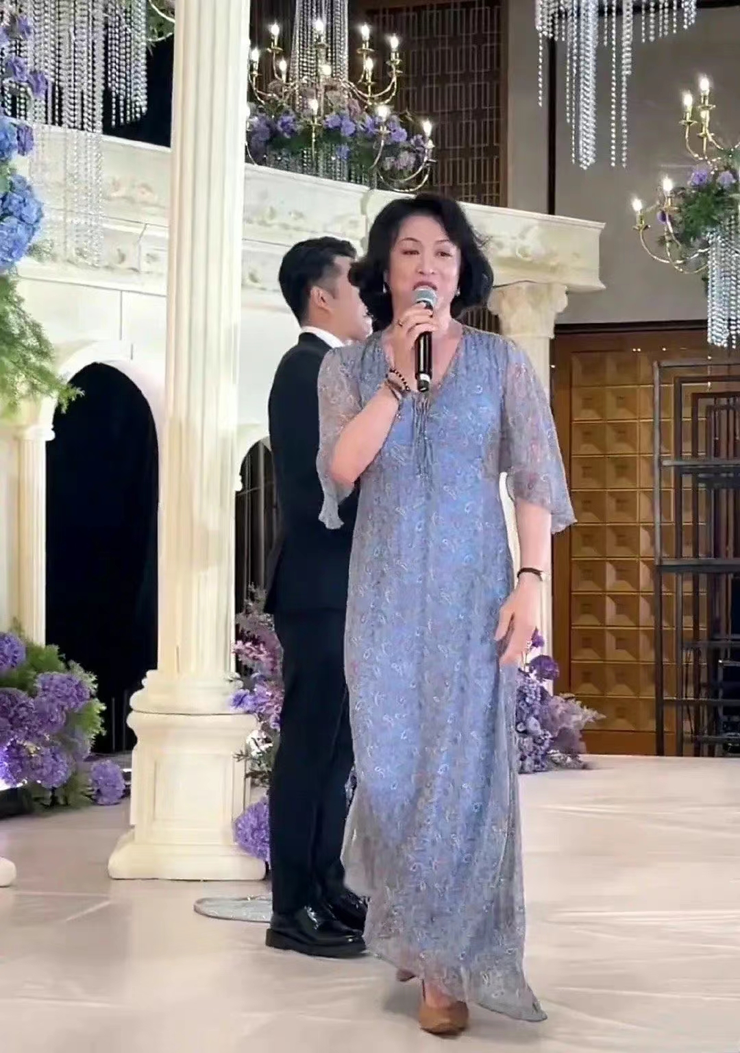 Jin Xing attended the wedding of her goddaughter, and the groom was ...