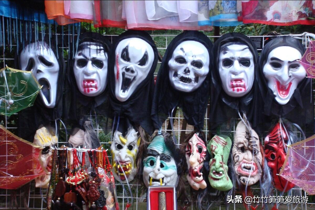 There is a ghost town in Chongqing, and there are buildings such as the ...