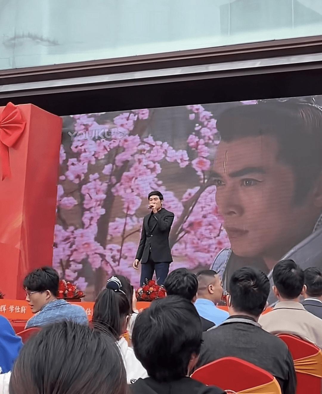 55-year-old Jiao Enjun appeared in commercial performances, his body is strong and online, and ...