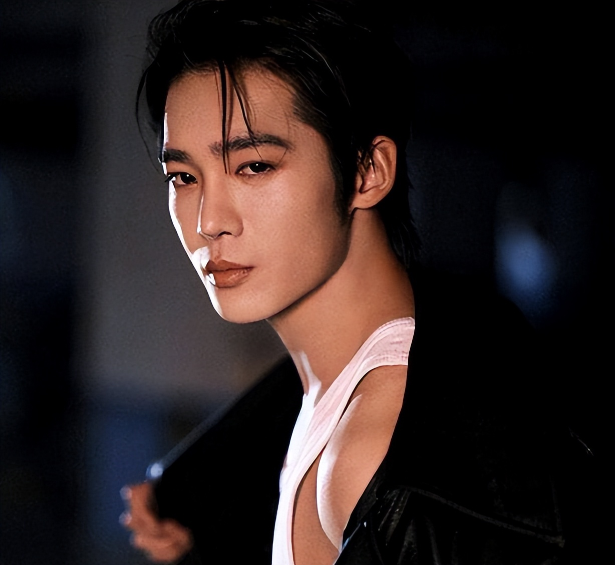 Comparing Yu Shi's before and after plastic surgery, she showed her ...