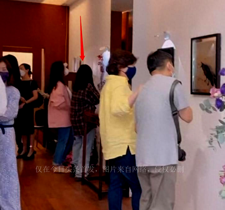 Jacky Cheung's 17-year-old daughter was wearing a vest for the first ...