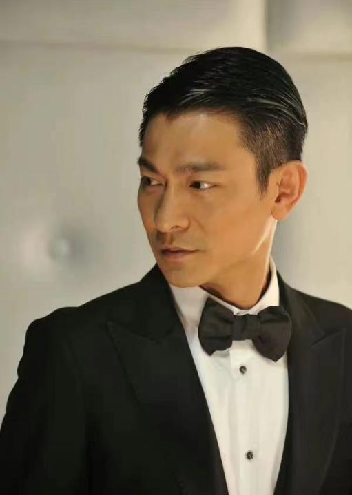 Andy Lau's 61st birthday, the latest stills are exposed, retro suit ...