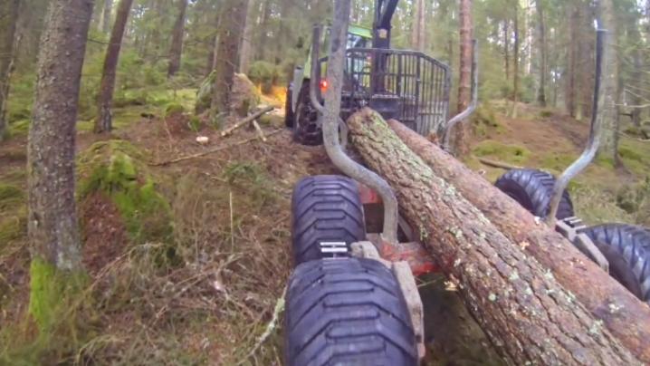 In the middle of the 2 wheels, why is it stuck with a metal rotating ...