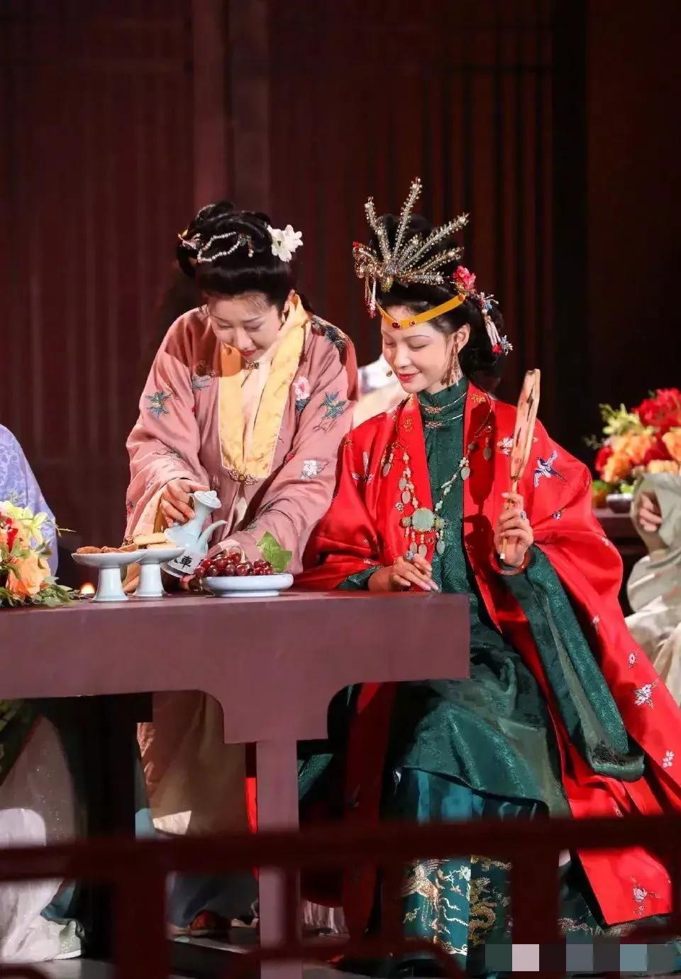 Shen Mengchen's version of Wang Xifeng and Deng Jie's version of Wang ...