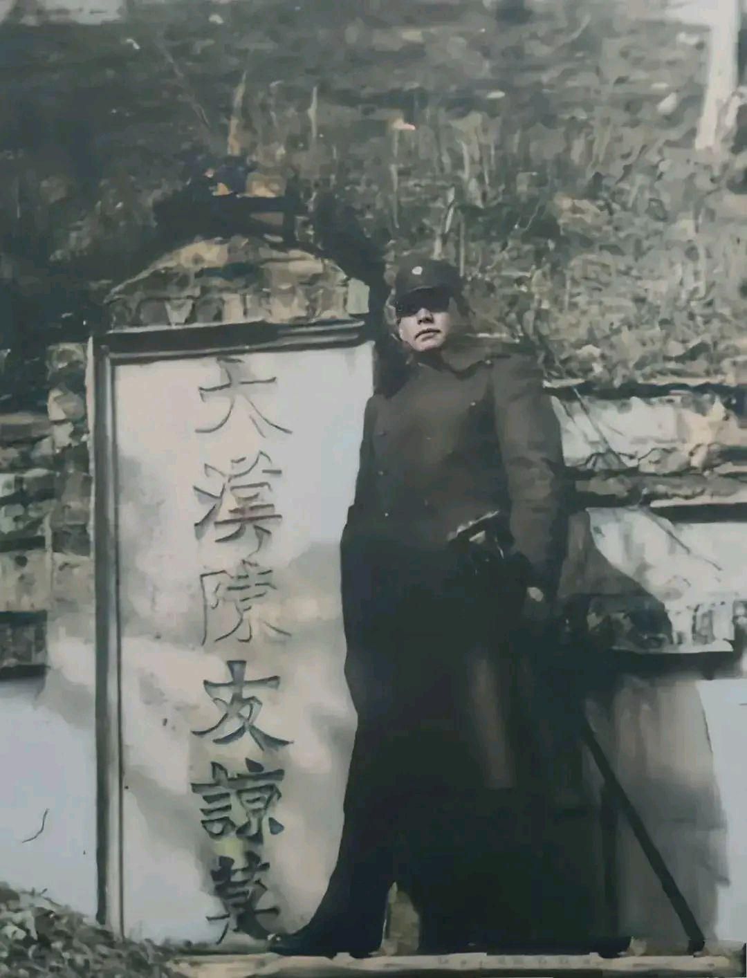The famous calligrapher Yu Youren and Zhang Lingfu wrote a couplet ...