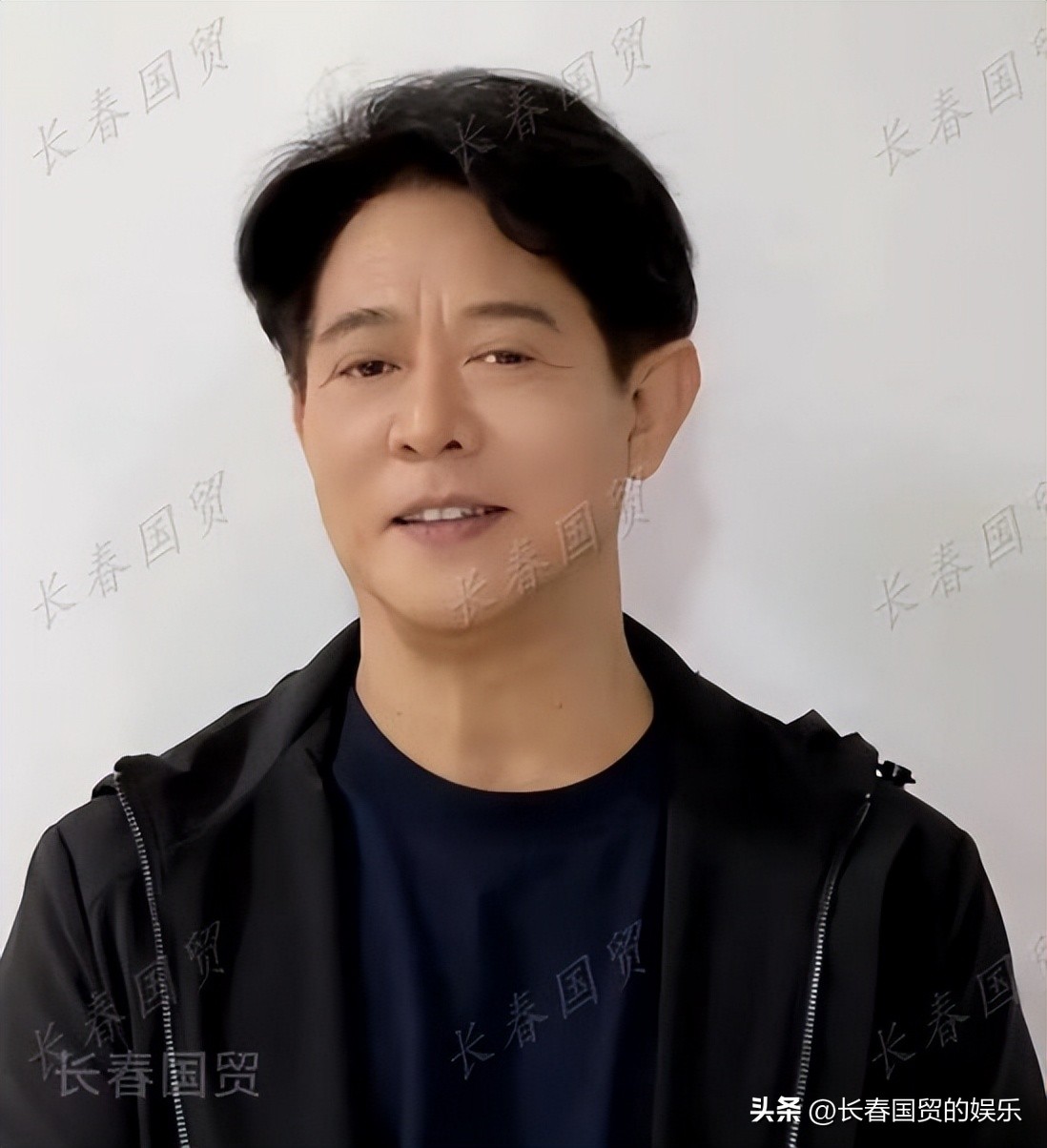 A recent photo of 59-year-old Jet Li was exposed, with black hair in ...