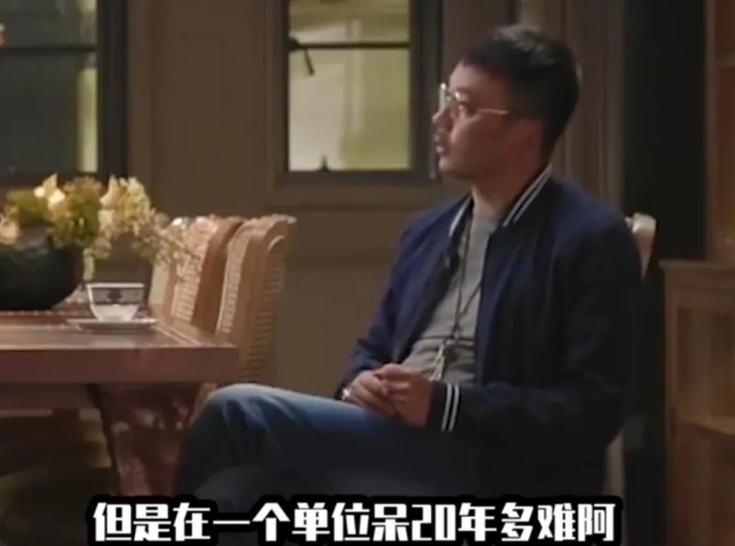 From neat suits, shiny hair to unshaven beard, Wang Han has a new show ...