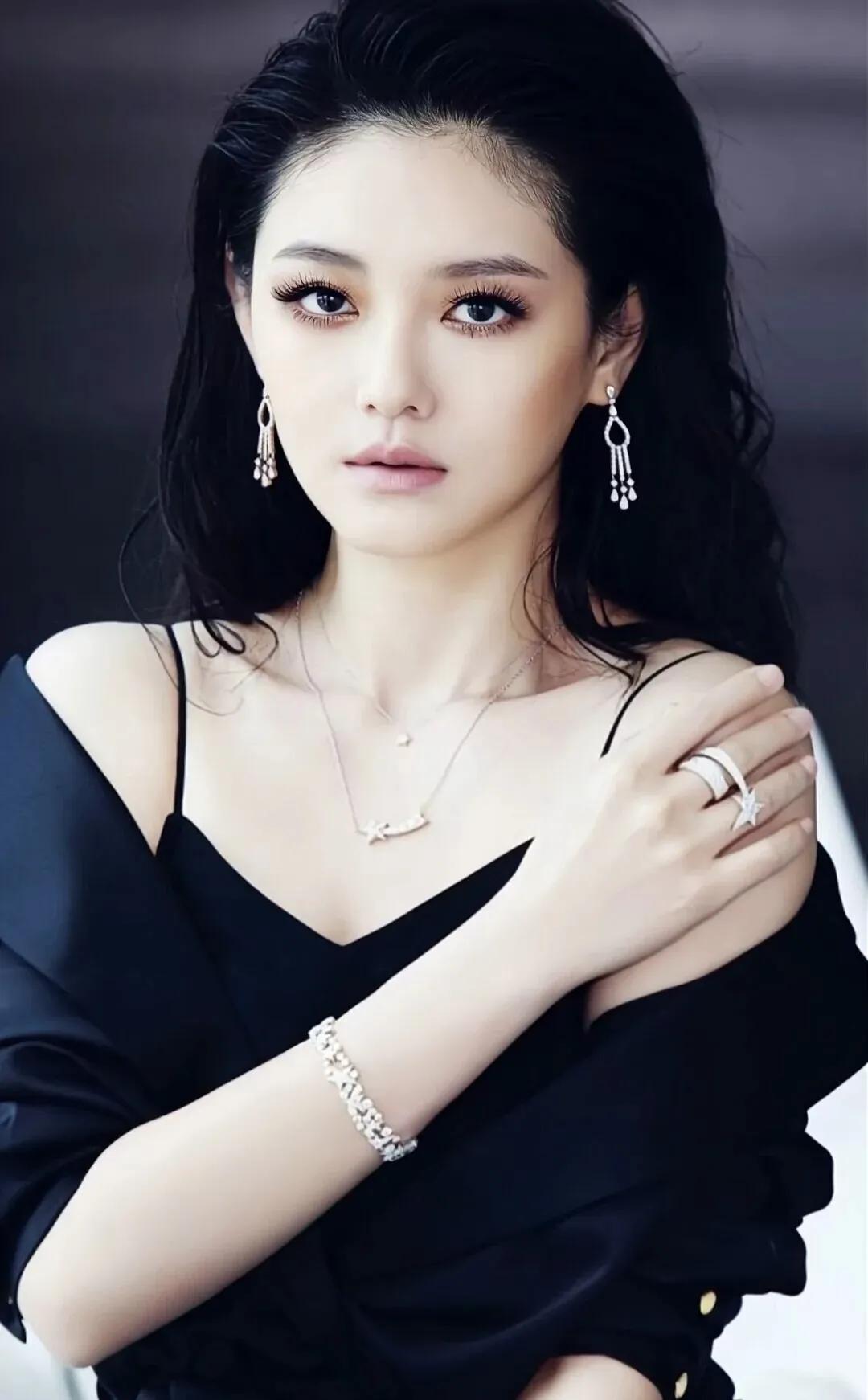 Xu Xiyuan's charming photo (1) - iNEWS