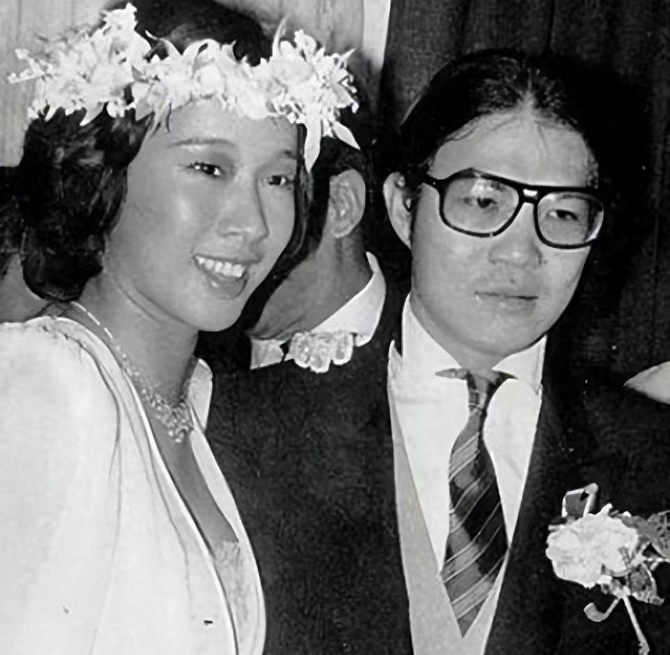 Shocking! Lingling Zhu divorced alone at the age of 65, and her eldest ...