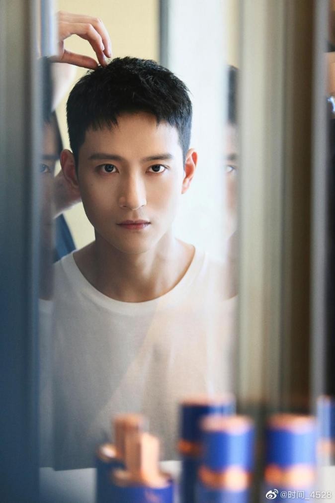 The debut is the queen hero!Zhang Junning's face value swept across the ...