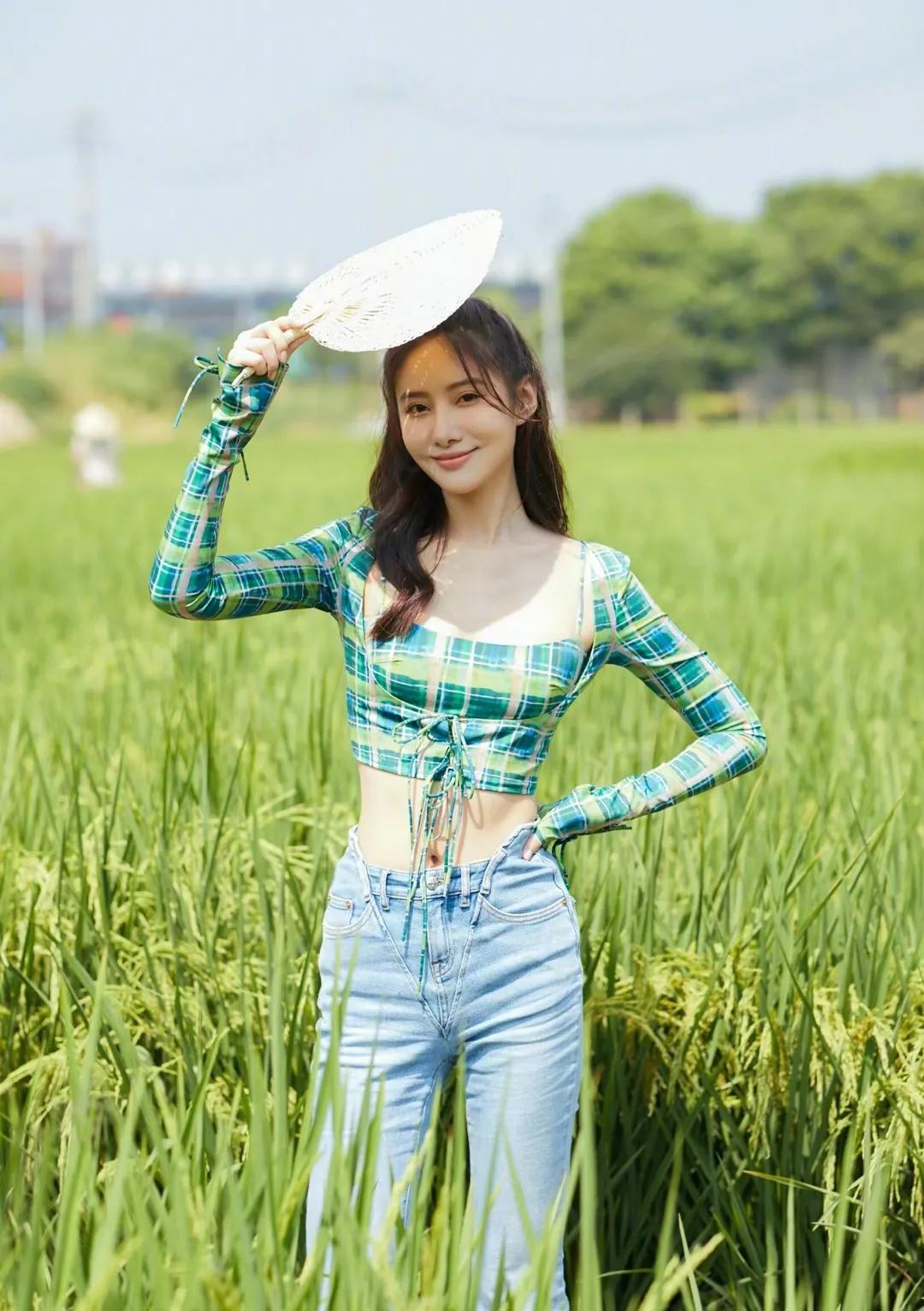 Celebrity photobook "Wu You" - iMedia