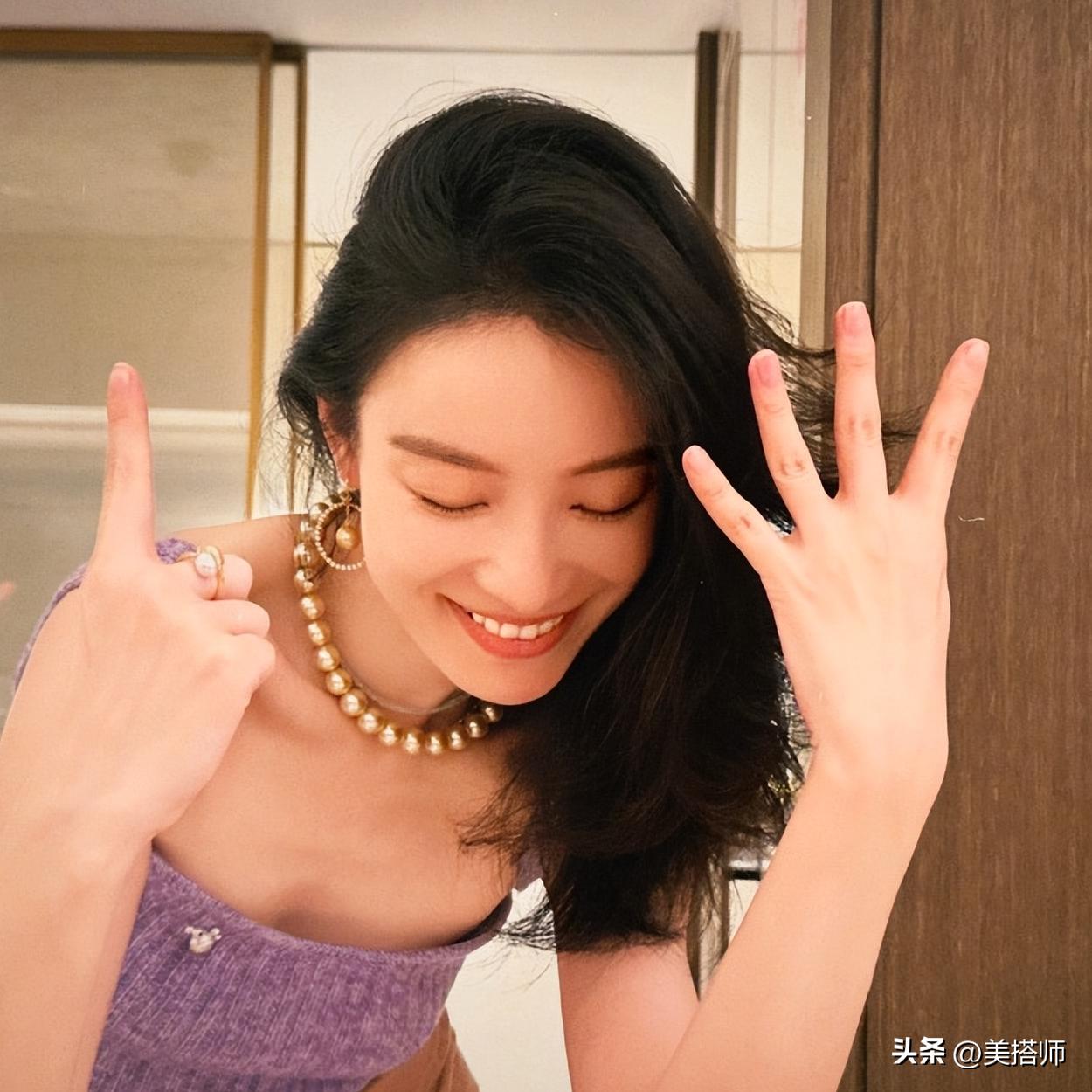 Ni Ni's collocation let me know that pearls can still be so fashionable ...