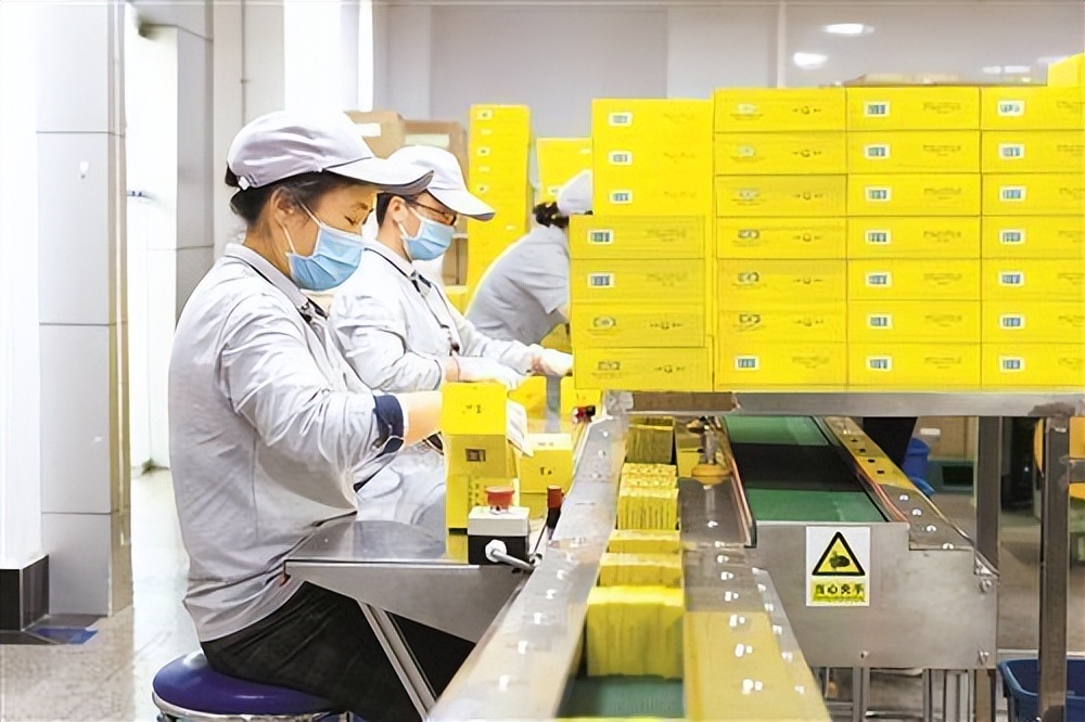 Why are cigarettes divided into soft packs and hard packs, what is the ...