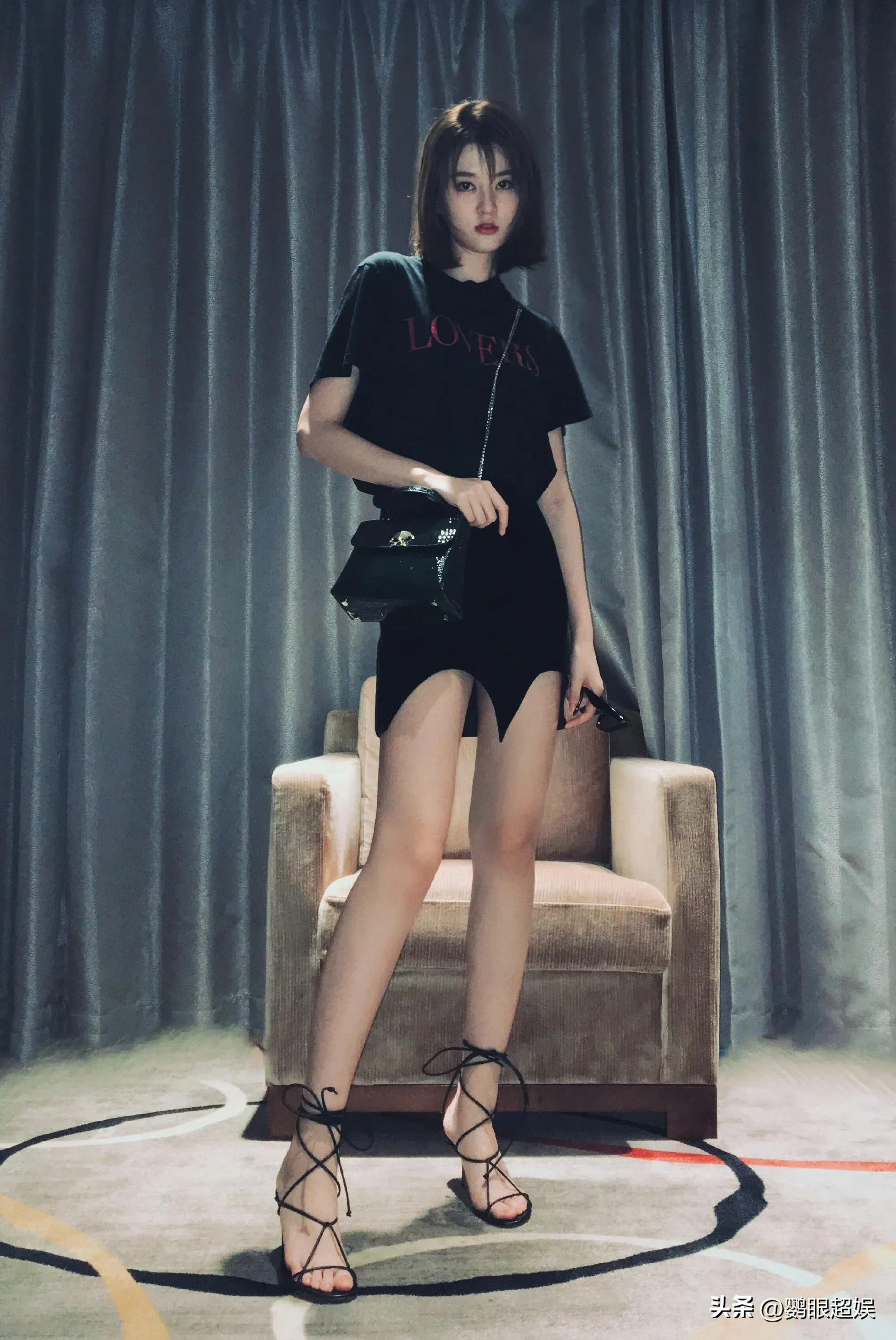Qiao Xin | Long legs - iMedia