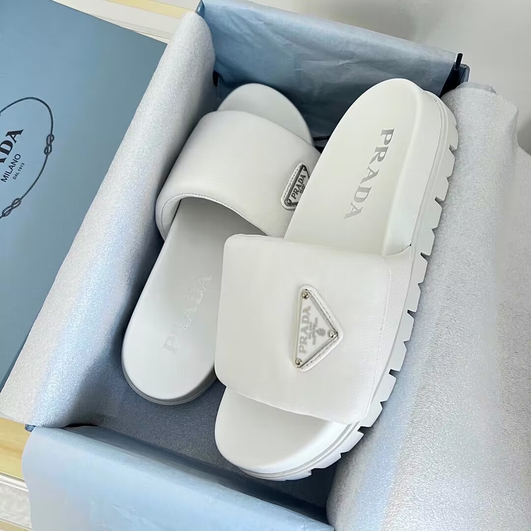 Super comfortable Prada slippers, the cute Prada in C position this ...