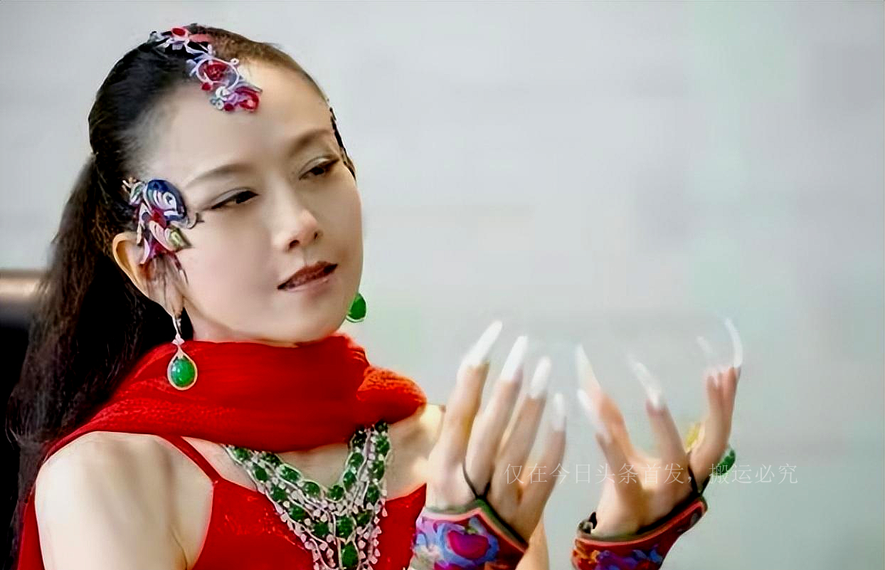 63 years old, no children, no wife, no dancing now, is Yang Liping's ...