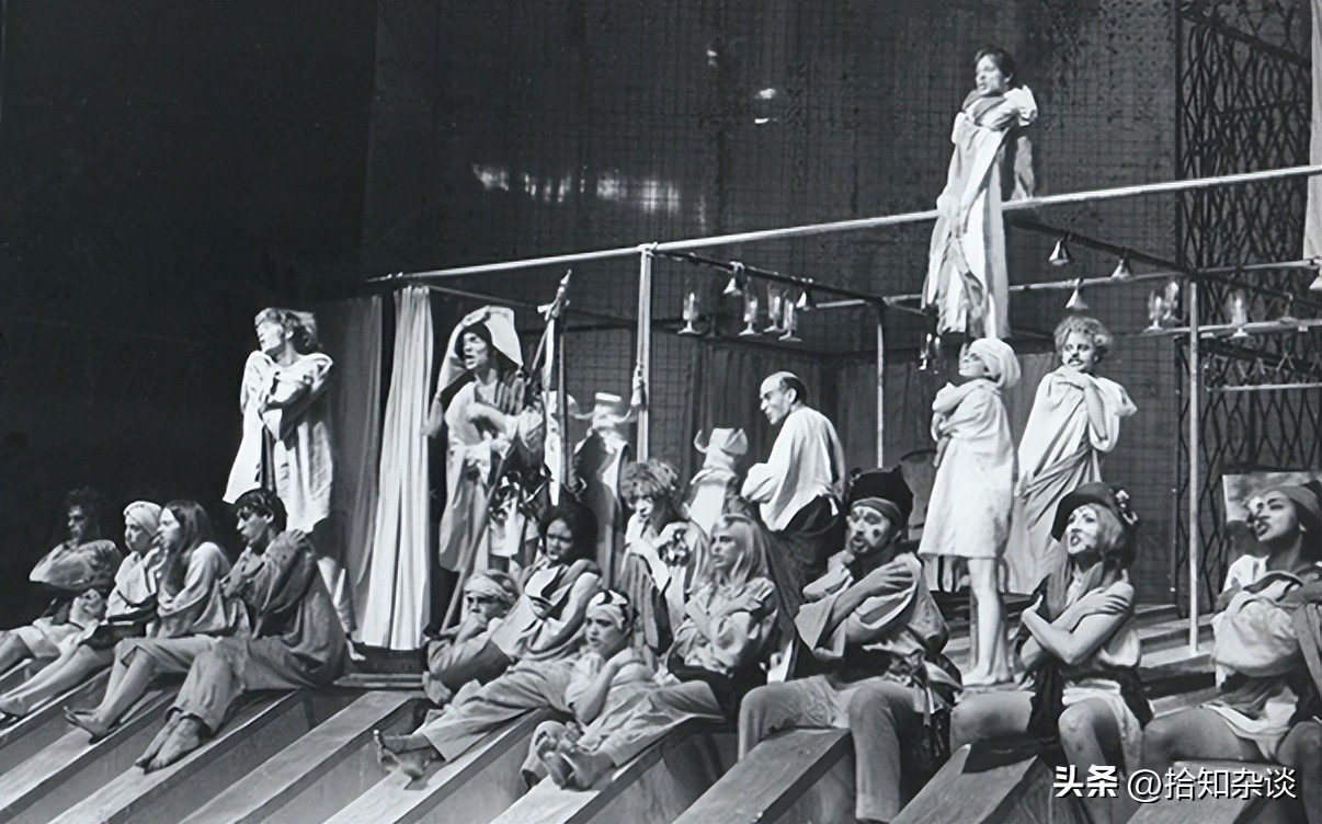 In "Marat/Sad", how is the actor's "shock" on stage expressed? - iNEWS