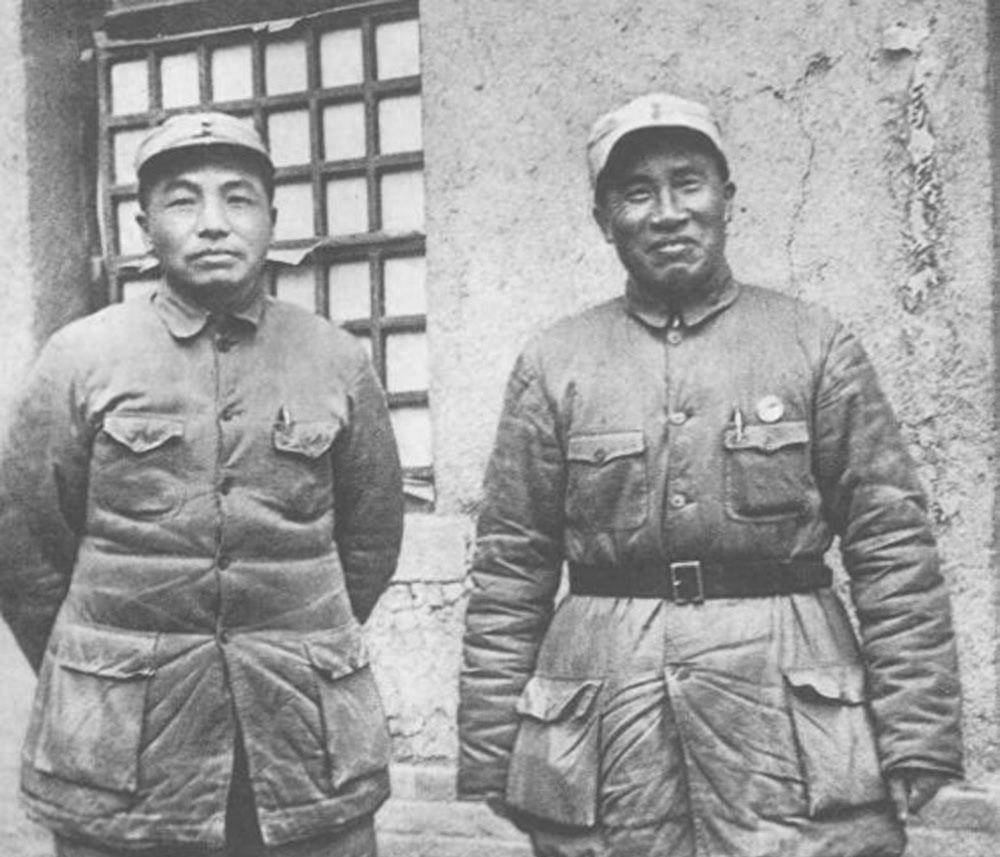 Cheng Qian introduced a lieutenant general to Mr. Peng, and Mr. Peng ...