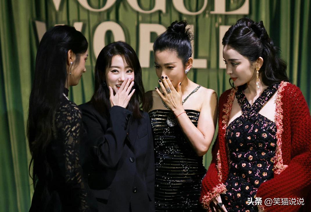 In the same frame as Song of the Four Flowers: Li Bingbing and Zhang ...