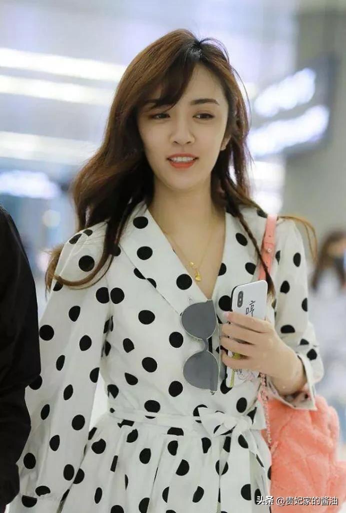Wang Xiaochen, born on July 25, 1988 - Part 1 - iNEWS